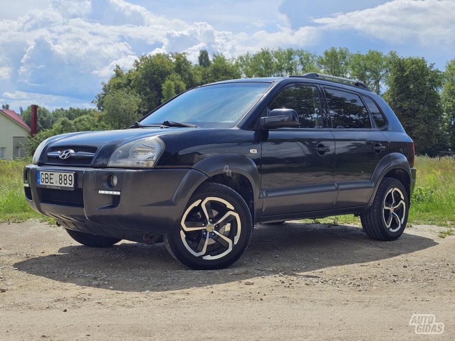 Black Hyundai Tucson 2007 in Siauliai, with an engine capacity of 2.00 L and mileage of 162 thousand km for 3500 €, photo 1 on AUTOMOTO.COM.LV