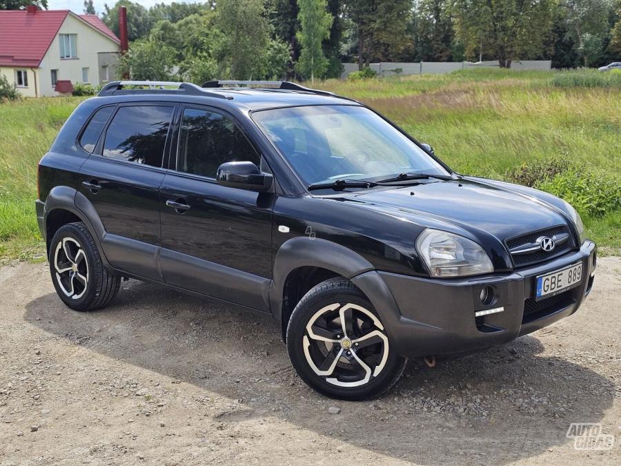 Black Hyundai Tucson 2007 in Siauliai, with an engine capacity of 2.00 L and mileage of 162 thousand km for 3500 €, photo 5 on AUTOMOTO.COM.LV