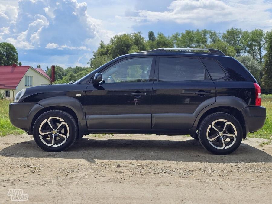 Black Hyundai Tucson 2007 in Siauliai, with an engine capacity of 2.00 L and mileage of 162 thousand km for 3500 €, photo 9 on AUTOMOTO.COM.LV