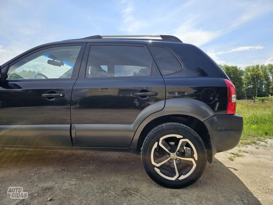 Black Hyundai Tucson 2007 in Siauliai, with an engine capacity of 2.00 L and mileage of 162 thousand km for 3500 €, photo 10 on AUTOMOTO.COM.LV
