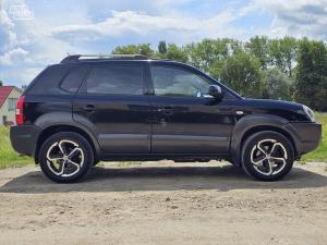 Black Hyundai Tucson 2007 in Siauliai, with an engine capacity of 2.00 L and mileage of 162 thousand km for 3500 €, photo 14 on AUTOMOTO.COM.LV