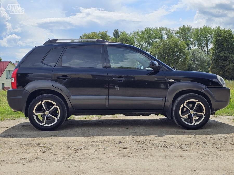 Black Hyundai Tucson 2007 in Siauliai, with an engine capacity of 2.00 L and mileage of 162 thousand km for 3500 €, photo 14 on AUTOMOTO.COM.LV