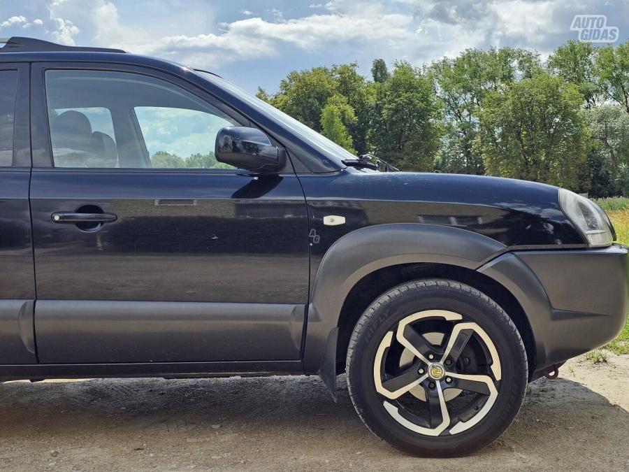 Black Hyundai Tucson 2007 in Siauliai, with an engine capacity of 2.00 L and mileage of 162 thousand km for 3500 €, photo 17 on AUTOMOTO.COM.LV
