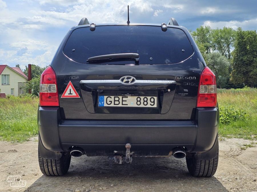 Black Hyundai Tucson 2007 in Siauliai, with an engine capacity of 2.00 L and mileage of 162 thousand km for 3500 €, photo 18 on AUTOMOTO.COM.LV