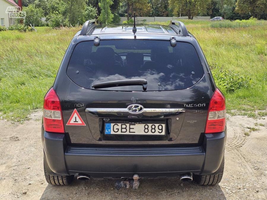 Black Hyundai Tucson 2007 in Siauliai, with an engine capacity of 2.00 L and mileage of 162 thousand km for 3500 €, photo 19 on AUTOMOTO.COM.LV