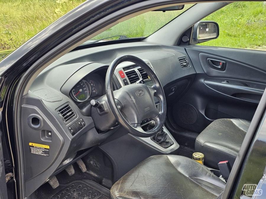 Black Hyundai Tucson 2007 in Siauliai, with an engine capacity of 2.00 L and mileage of 162 thousand km for 3500 €, photo 26 on AUTOMOTO.COM.LV