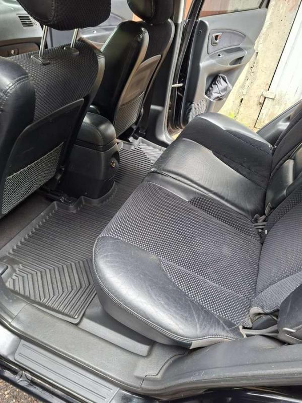 Melns Hyundai Tucson 2007 Viļņa, ar dzinēja tilpumu 1.99 L un nobraukumu 203 tūkst. km par 2200 €, foto 5 vietnē AUTOMOTO.COM.LV