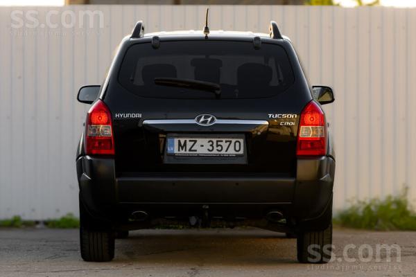 Black Hyundai Tucson 2007 in Jelgava, with an engine capacity of 2.00 L and mileage of 289 thousand km for 3700 €, photo 5 on AUTOMOTO.COM.LV