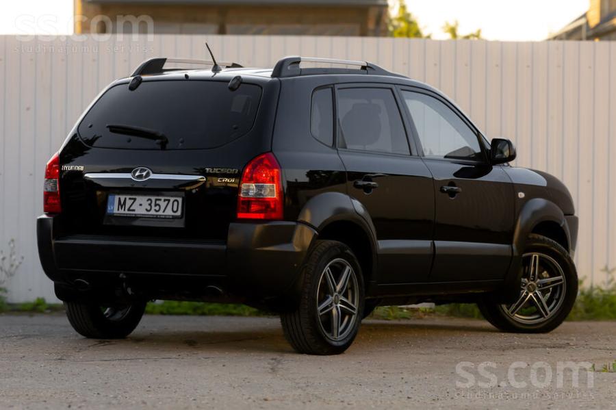 Black Hyundai Tucson 2007 in Jelgava, with an engine capacity of 2.00 L and mileage of 289 thousand km for 3700 €, photo 7 on AUTOMOTO.COM.LV