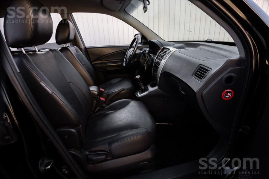 Black Hyundai Tucson 2007 in Jelgava, with an engine capacity of 2.00 L and mileage of 289 thousand km for 3700 €, photo 9 on AUTOMOTO.COM.LV