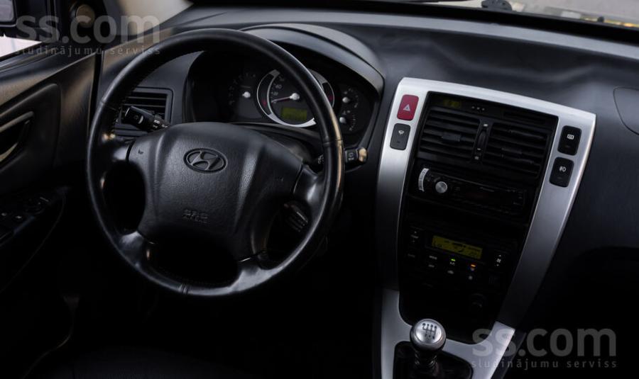 Black Hyundai Tucson 2007 in Jelgava, with an engine capacity of 2.00 L and mileage of 289 thousand km for 3700 €, photo 10 on AUTOMOTO.COM.LV