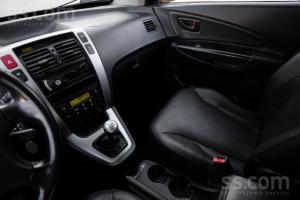 Black Hyundai Tucson 2007 in Jelgava, with an engine capacity of 2.00 L and mileage of 289 thousand km for 3700 €, photo 11 on AUTOMOTO.COM.LV