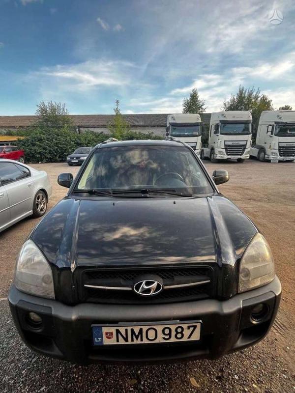 Хендай Туксон 2007 в Вильнюс на AUTOMOTO.COM.LV Черный Хендай Туксон 2007 в Вильнюс, объемом двигателя 1.99 л и пробегом 244 тыс. км за 3200 €, фото 1 на AUTOMOTO.COM.LV