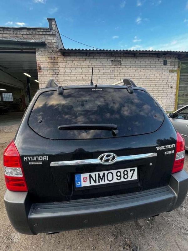 Хендай Туксон 2007 в Вильнюс на AUTOMOTO.COM.LV Черный Хендай Туксон 2007 в Вильнюс, объемом двигателя 1.99 л и пробегом 244 тыс. км за 3200 €, фото 5 на AUTOMOTO.COM.LV