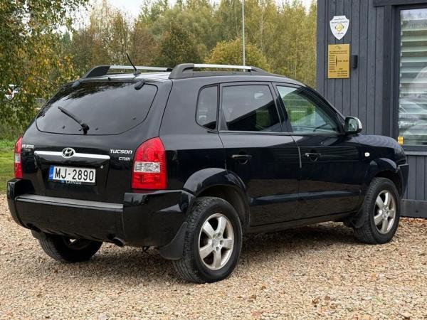 Hyundai Tucson 2007 Jelgava vietnÄ Melns Hyundai Tucson 2007 Jelgava, ar dzinÄja tilpumu 2.00 L un nobraukumu 0 tÅ«kst. km par 2150 ā¬, foto 7 vietnÄ AUTOMOTO.COM.LV