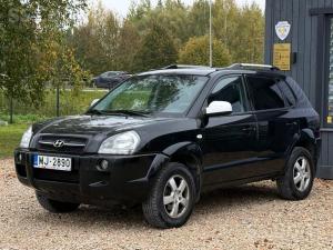 Hyundai Tucson 2007 in Jelgava on AUTOMOTO.COM.LV Black Hyundai Tucson 2007 in Jelgava, with an engine capacity of 2.00 L and mileage of 0 thousand km for 2150 €, photo 1 on AUTOMOTO.COM.LV