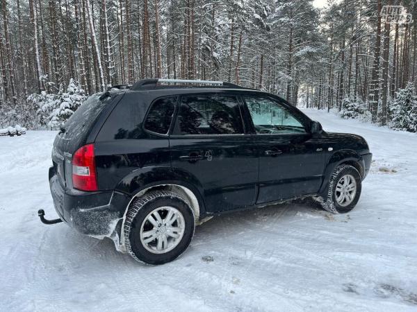 Melns Hyundai Tucson 2008 Alīta, ar dzinēja tilpumu 2.00 L un nobraukumu 314 tūkst. km par 3500 €, foto 2 vietnē AUTOMOTO.COM.LV