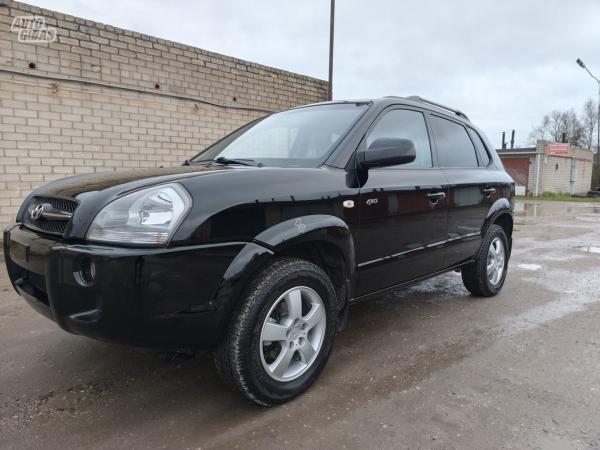 Melns Hyundai Tucson 2008 Marijampole, ar dzinēja tilpumu 2.00 L un nobraukumu 267 tūkst. km par 3499 €, foto 3 vietnē AUTOMOTO.COM.LV