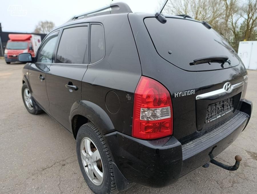 Black Hyundai Tucson 2008 in Marijampole, with an engine capacity of 2.00 L and mileage of 185 thousand km for 2400 €, photo 4 on AUTOMOTO.COM.LV