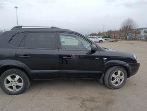 Black Hyundai Tucson 2008 in Marijampole, with an engine capacity of 2.00 L and mileage of 185 thousand km for 2400 €, photo 6 on AUTOMOTO.COM.LV