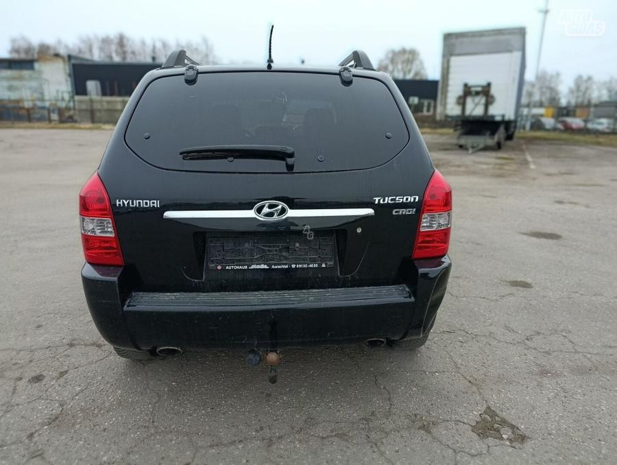 Black Hyundai Tucson 2008 in Marijampole, with an engine capacity of 2.00 L and mileage of 185 thousand km for 2400 €, photo 10 on AUTOMOTO.COM.LV
