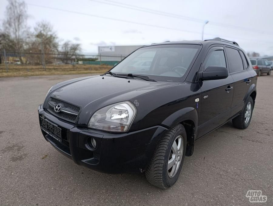 Black Hyundai Tucson 2008 in Marijampole, with an engine capacity of 2.00 L and mileage of 185 thousand km for 2400 €, photo 16 on AUTOMOTO.COM.LV