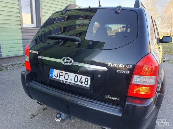 Black Hyundai Tucson 2008 in Siauliai, with an engine capacity of 2.00 L and mileage of 289 thousand km for 2900 €, photo 5 on AUTOMOTO.COM.LV