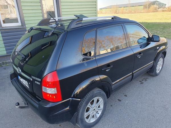 Black Hyundai Tucson 2008 in Siauliai, with an engine capacity of 2.00 L and mileage of 289 thousand km for 2900 €, photo 7 on AUTOMOTO.COM.LV