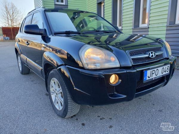 Melns Hyundai Tucson 2008 Šauļi, ar dzinēja tilpumu 2.00 L un nobraukumu 289 tūkst. km par 2900 €, foto 3 vietnē AUTOMOTO.COM.LV