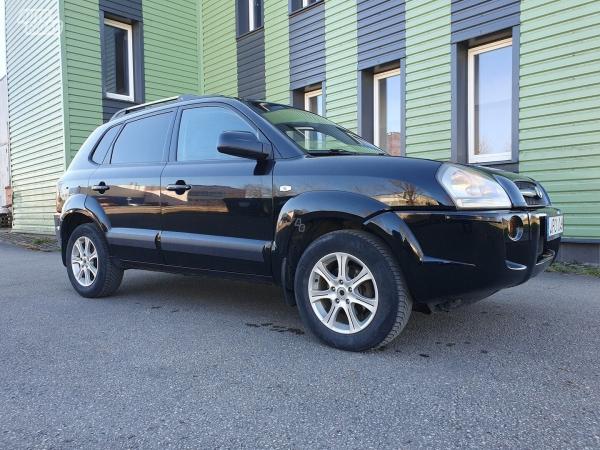 Melns Hyundai Tucson 2008 Šauļi, ar dzinēja tilpumu 2.00 L un nobraukumu 289 tūkst. km par 2900 €, foto 4 vietnē AUTOMOTO.COM.LV