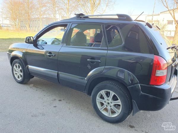Melns Hyundai Tucson 2008 Šauļi, ar dzinēja tilpumu 2.00 L un nobraukumu 289 tūkst. km par 2900 €, foto 8 vietnē AUTOMOTO.COM.LV