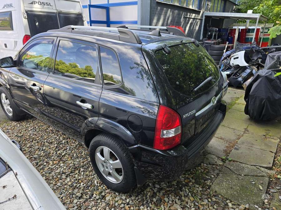 Melns Hyundai Tucson 2008 Marijampole, ar dzinēja tilpumu 1.98 L un nobraukumu 112 tūkst. km par 3900 €, foto 4 vietnē AUTOMOTO.COM.LV