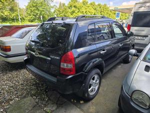 Melns Hyundai Tucson 2008 Marijampole, ar dzinēja tilpumu 1.98 L un nobraukumu 112 tūkst. km par 3900 €, foto 5 vietnē AUTOMOTO.COM.LV