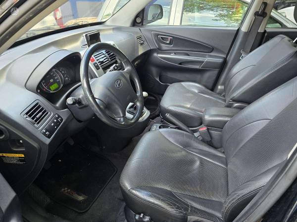 Black Hyundai Tucson 2008 in Marijampole, with an engine capacity of 1.98 L and mileage of 112 thousand km for 3900 €, photo 6 on AUTOMOTO.COM.LV