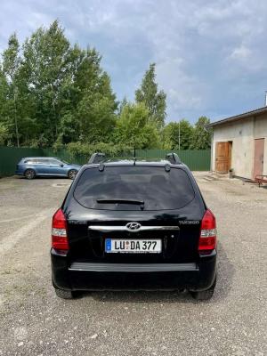 Black Hyundai Tucson 2008 in Telschi, with an engine capacity of 1.98 L and mileage of 245 thousand km for 2750 €, photo 5 on AUTOMOTO.COM.LV