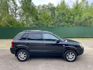 Black Hyundai Tucson 2008 in Telschi, with an engine capacity of 1.98 L and mileage of 245 thousand km for 2750 €, photo 7 on AUTOMOTO.COM.LV