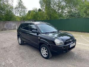 Black Hyundai Tucson 2008 in Telschi, with an engine capacity of 1.98 L and mileage of 245 thousand km for 2750 €, photo 8 on AUTOMOTO.COM.LV