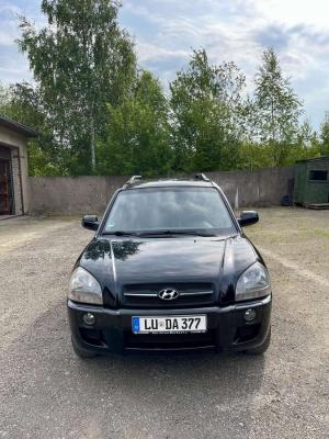 Black Hyundai Tucson 2008 in Telschi, with an engine capacity of 1.98 L and mileage of 245 thousand km for 2750 €, photo 9 on AUTOMOTO.COM.LV