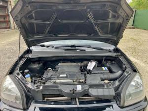 Black Hyundai Tucson 2008 in Telschi, with an engine capacity of 1.98 L and mileage of 245 thousand km for 2750 €, photo 10 on AUTOMOTO.COM.LV