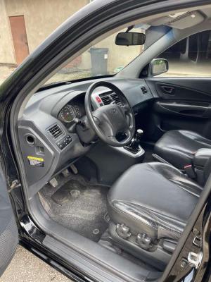 Black Hyundai Tucson 2008 in Telschi, with an engine capacity of 1.98 L and mileage of 245 thousand km for 2750 €, photo 13 on AUTOMOTO.COM.LV