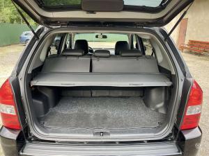 Black Hyundai Tucson 2008 in Telschi, with an engine capacity of 1.98 L and mileage of 245 thousand km for 2750 €, photo 16 on AUTOMOTO.COM.LV