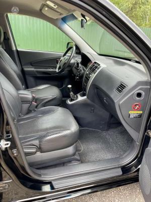 Black Hyundai Tucson 2008 in Telschi, with an engine capacity of 1.98 L and mileage of 245 thousand km for 2750 €, photo 19 on AUTOMOTO.COM.LV