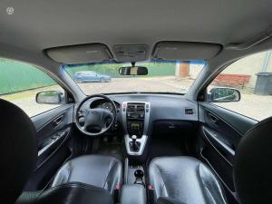 Black Hyundai Tucson 2008 in Telschi, with an engine capacity of 1.98 L and mileage of 245 thousand km for 2750 €, photo 21 on AUTOMOTO.COM.LV