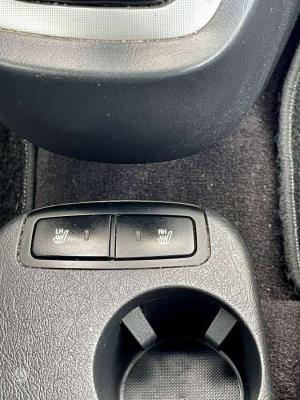 Black Hyundai Tucson 2008 in Telschi, with an engine capacity of 1.98 L and mileage of 245 thousand km for 2750 €, photo 23 on AUTOMOTO.COM.LV