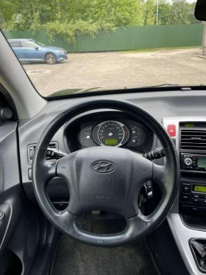 Black Hyundai Tucson 2008 in Telschi, with an engine capacity of 1.98 L and mileage of 245 thousand km for 2750 €, photo 25 on AUTOMOTO.COM.LV