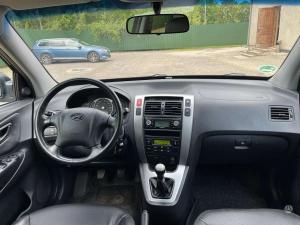 Black Hyundai Tucson 2008 in Telschi, with an engine capacity of 1.98 L and mileage of 245 thousand km for 2750 €, photo 26 on AUTOMOTO.COM.LV
