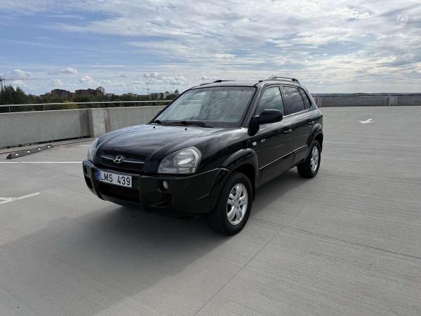 Хендай Туксон 2008 в Вильнюс на AUTOMOTO.COM.LV Черный Хендай Туксон 2008 в Вильнюс, объемом двигателя 1.99 л и пробегом 199 тыс. км за 1850 €, фото 1 на AUTOMOTO.COM.LV