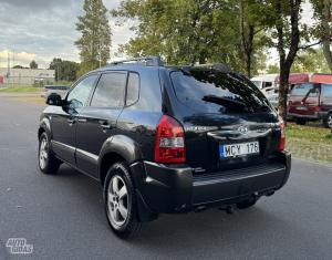 Black Hyundai Tucson 2008 in Vilnius, with an engine capacity of 2.00 L and mileage of 309 thousand km for 1799 €, photo 4 on AUTOMOTO.COM.LV
