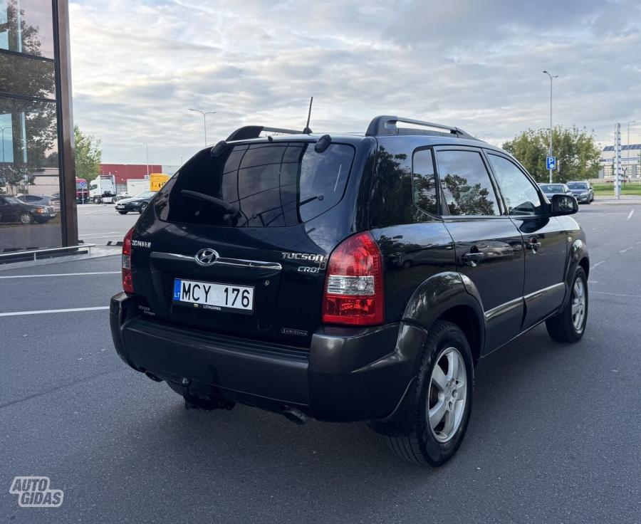 Black Hyundai Tucson 2008 in Vilnius, with an engine capacity of 2.00 L and mileage of 309 thousand km for 1799 €, photo 5 on AUTOMOTO.COM.LV