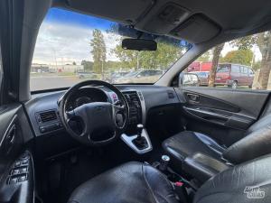 Black Hyundai Tucson 2008 in Vilnius, with an engine capacity of 2.00 L and mileage of 309 thousand km for 1799 €, photo 9 on AUTOMOTO.COM.LV